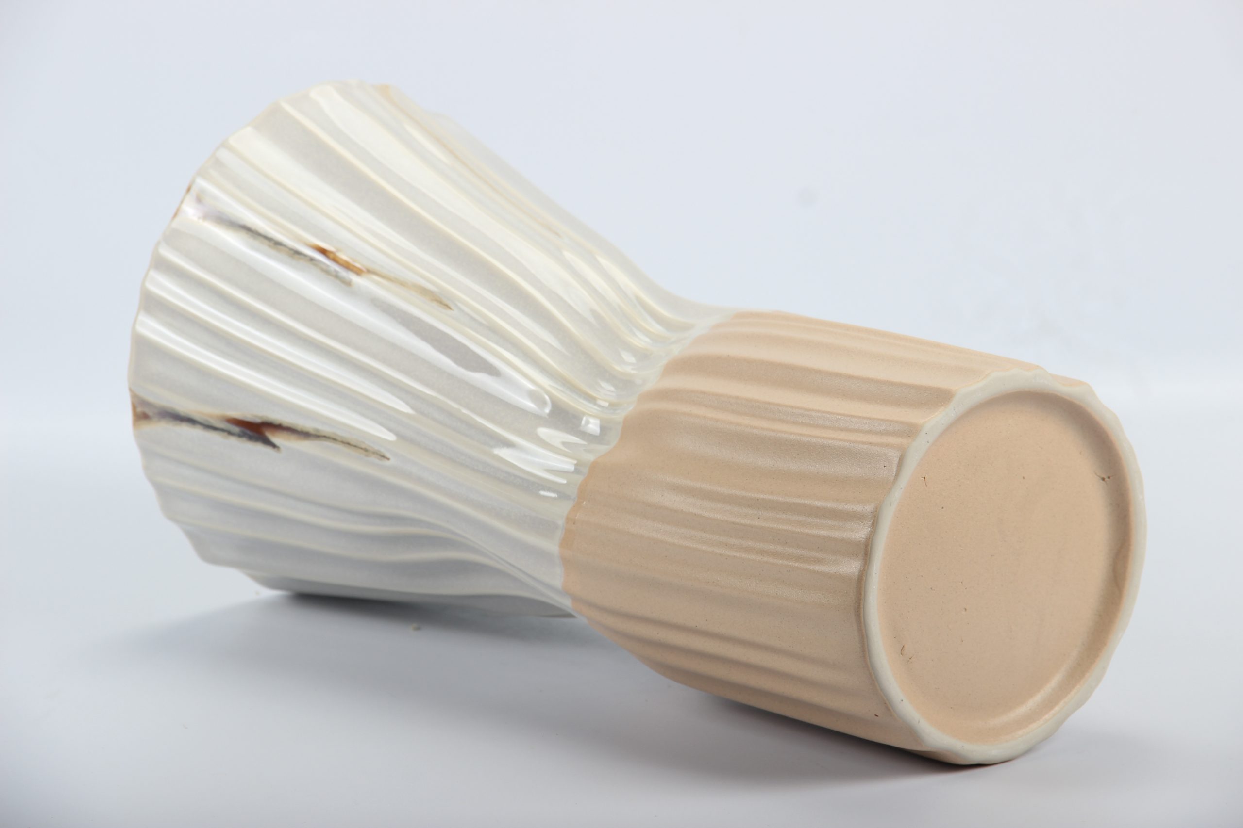 Big Open Mouth Vertical Stripes Distorted Vase – YINHE CERAMIC